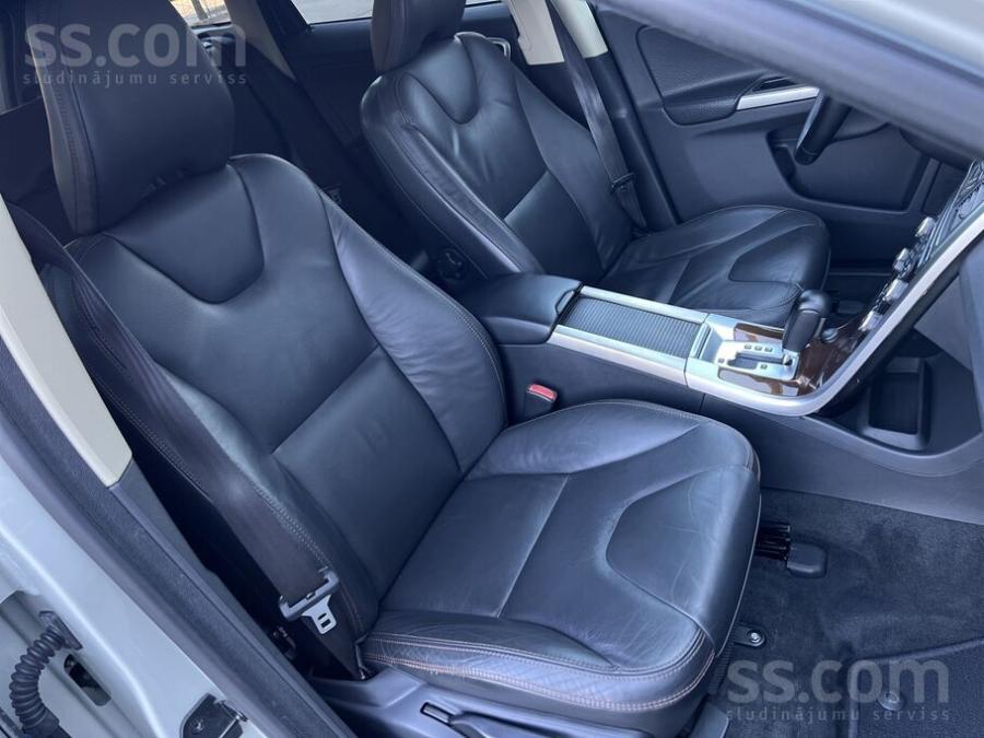 Pelēks Volvo XC60 2009 Rīga, ar dzinēja tilpumu 2.40 L un nobraukumu 330 tūkst. km par 7990 €, foto 23 vietnē AUTOMOTO.COM.LV
