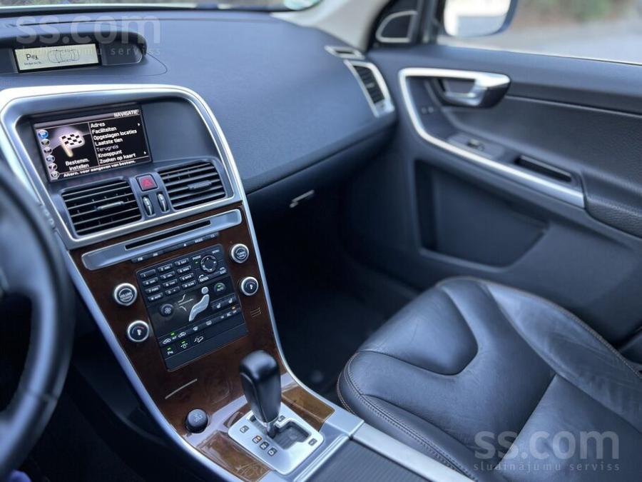 Pelēks Volvo XC60 2009 Rīga, ar dzinēja tilpumu 2.40 L un nobraukumu 330 tūkst. km par 7990 €, foto 24 vietnē AUTOMOTO.COM.LV