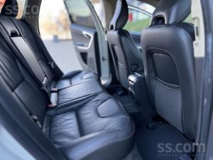 Pelēks Volvo XC60 2009 Rīga, ar dzinēja tilpumu 2.40 L un nobraukumu 330 tūkst. km par 7990 €, foto 26 vietnē AUTOMOTO.COM.LV