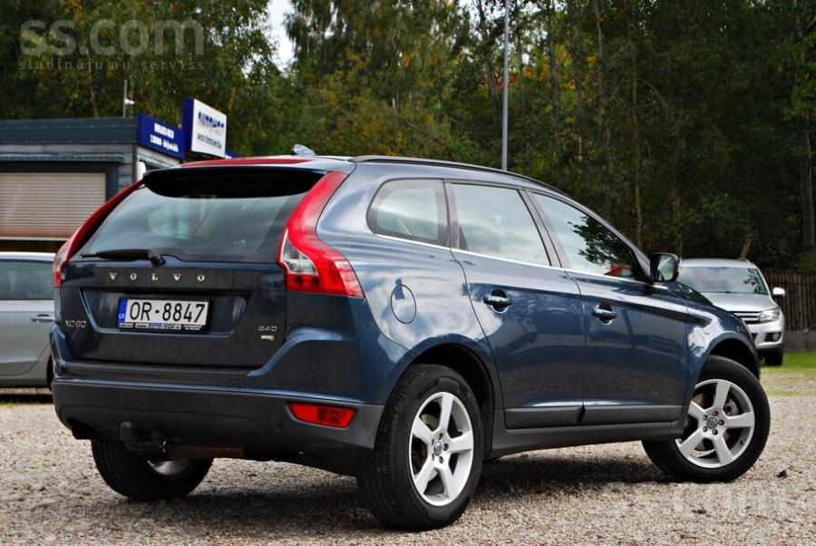 Grey Volvo XC60 2009 in Tukums, with an engine capacity of 2.40 L and mileage of 320 thousand km for 7350 €, photo 3 on AUTOMOTO.COM.LV