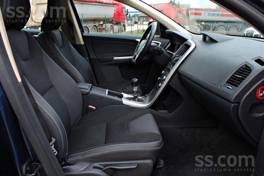 Grey Volvo XC60 2009 in Tukums, with an engine capacity of 2.40 L and mileage of 320 thousand km for 7350 €, photo 6 on AUTOMOTO.COM.LV