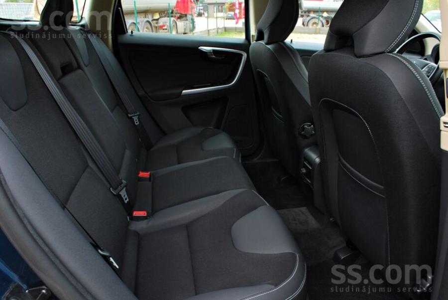 Grey Volvo XC60 2009 in Tukums, with an engine capacity of 2.40 L and mileage of 320 thousand km for 7350 €, photo 7 on AUTOMOTO.COM.LV