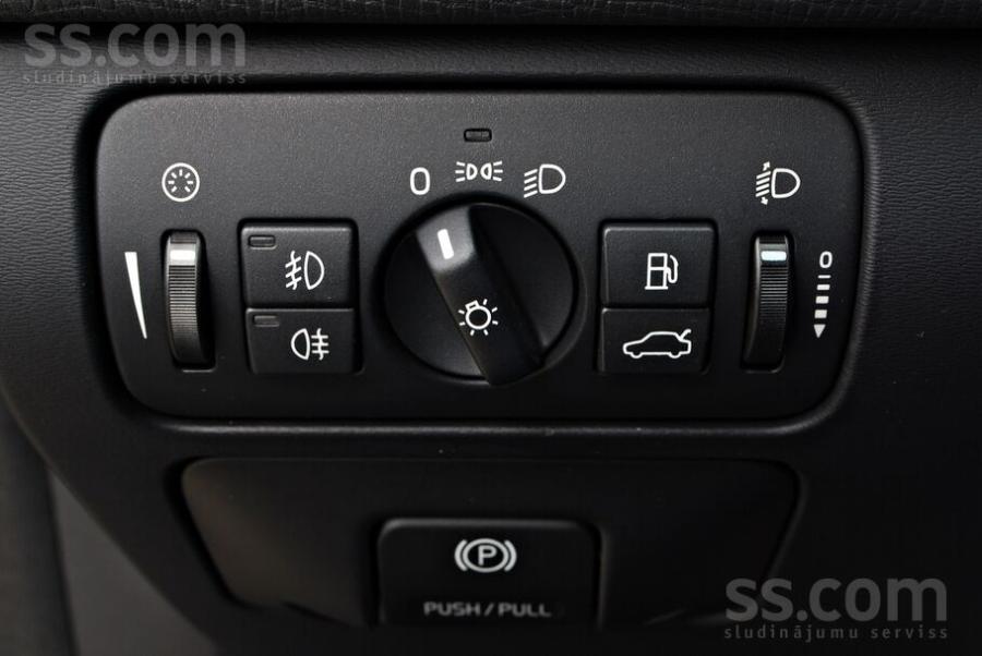 Grey Volvo XC60 2009 in Tukums, with an engine capacity of 2.40 L and mileage of 320 thousand km for 7350 €, photo 14 on AUTOMOTO.COM.LV