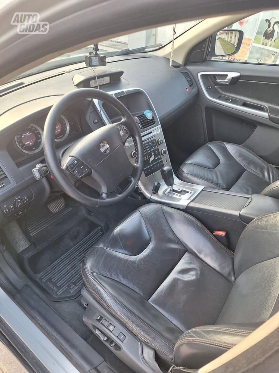 Pelēks Volvo XC60 2009 Šilalė, ar dzinēja tilpumu 2.40 L un nobraukumu 370 tūkst. km par 4800 €, foto 10 vietnē AUTOMOTO.COM.LV