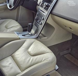 Grey Volvo XC60 2009 in Ariogala, with an engine capacity of 2.40 L and mileage of 396 thousand km for 6300 €, photo 12 on AUTOMOTO.COM.LV