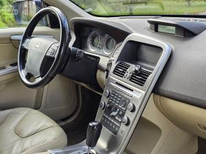 Grey Volvo XC60 2009 in Ariogala, with an engine capacity of 2.40 L and mileage of 396 thousand km for 6300 €, photo 13 on AUTOMOTO.COM.LV
