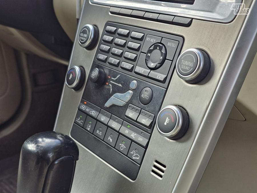Grey Volvo XC60 2009 in Ariogala, with an engine capacity of 2.40 L and mileage of 396 thousand km for 6300 €, photo 14 on AUTOMOTO.COM.LV