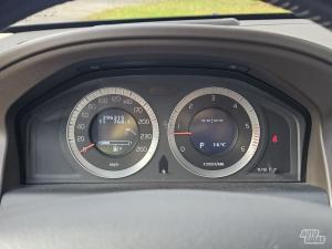 Grey Volvo XC60 2009 in Ariogala, with an engine capacity of 2.40 L and mileage of 396 thousand km for 6300 €, photo 17 on AUTOMOTO.COM.LV