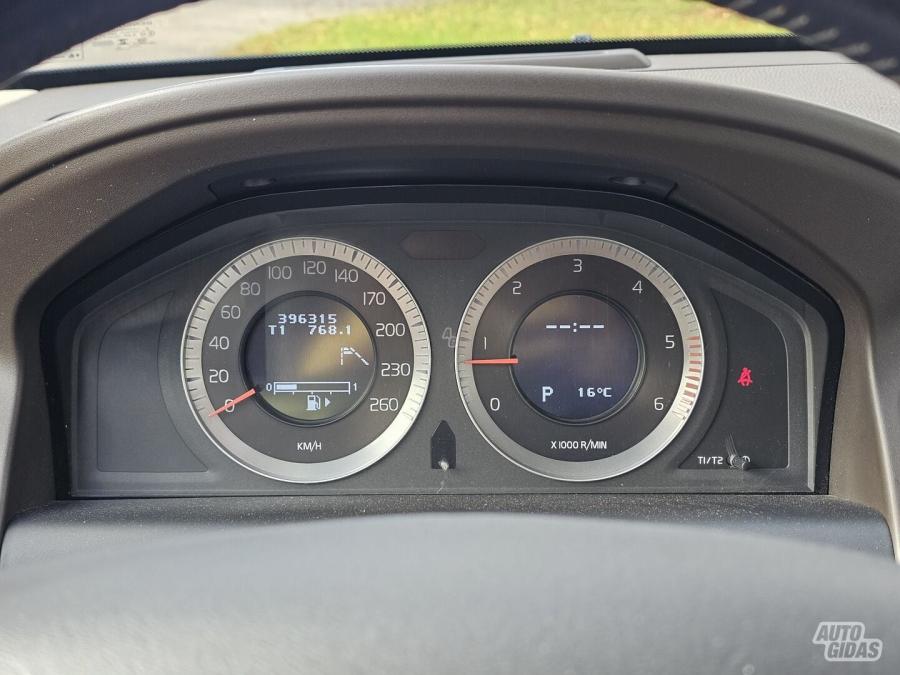 Grey Volvo XC60 2009 in Ariogala, with an engine capacity of 2.40 L and mileage of 396 thousand km for 6300 €, photo 17 on AUTOMOTO.COM.LV