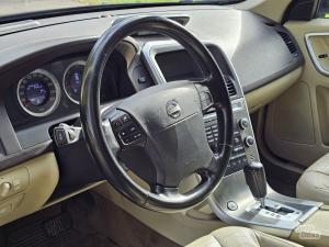 Grey Volvo XC60 2009 in Ariogala, with an engine capacity of 2.40 L and mileage of 396 thousand km for 6300 €, photo 19 on AUTOMOTO.COM.LV