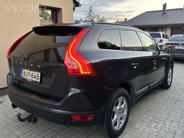 Grey Volvo XC60 2009 in Daugavpils, with an engine capacity of 2.40 L and mileage of 298 thousand km for 5500 €, photo 5 on AUTOMOTO.COM.LV