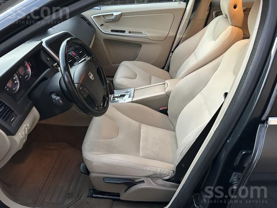 Pelēks Volvo XC60 2009 Daugavpils, ar dzinēja tilpumu 2.40 L un nobraukumu 298 tūkst. km par 5500 €, foto 10 vietnē AUTOMOTO.COM.LV