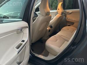Pelēks Volvo XC60 2009 Daugavpils, ar dzinēja tilpumu 2.40 L un nobraukumu 298 tūkst. km par 5500 €, foto 12 vietnē AUTOMOTO.COM.LV