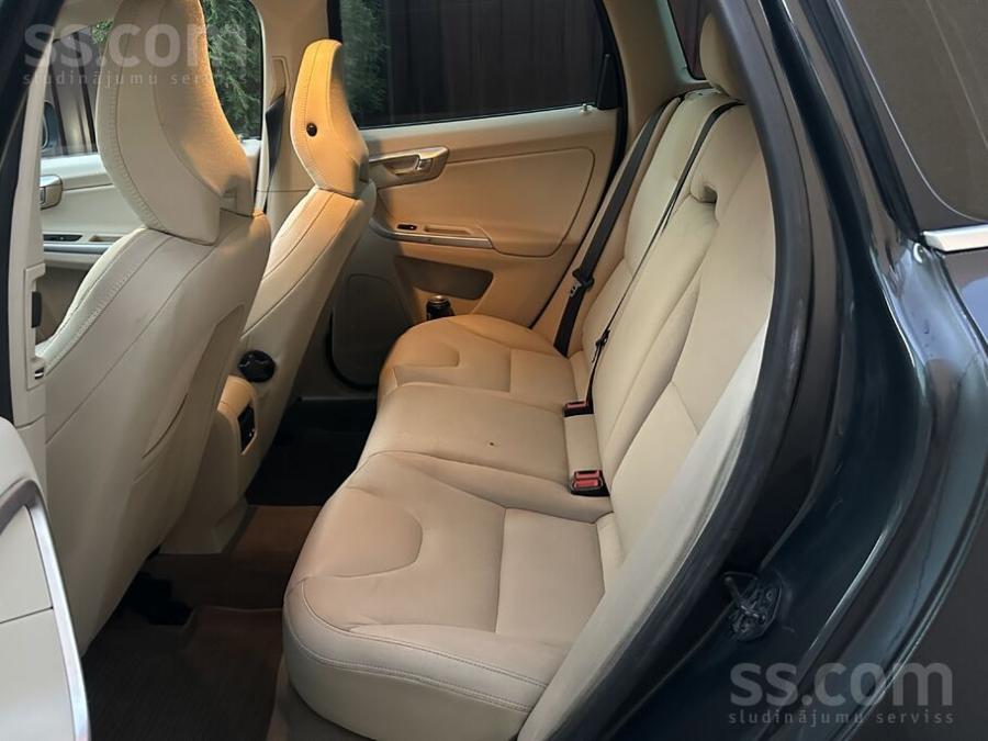 Pelēks Volvo XC60 2009 Daugavpils, ar dzinēja tilpumu 2.40 L un nobraukumu 298 tūkst. km par 5500 €, foto 13 vietnē AUTOMOTO.COM.LV