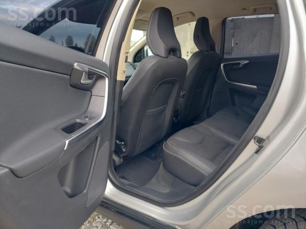 Pelēks Volvo XC60 2009 Rēzekne, ar dzinēja tilpumu 2.40 L un nobraukumu 0 tūkst. km par 6950 €, foto 7 vietnē AUTOMOTO.COM.LV