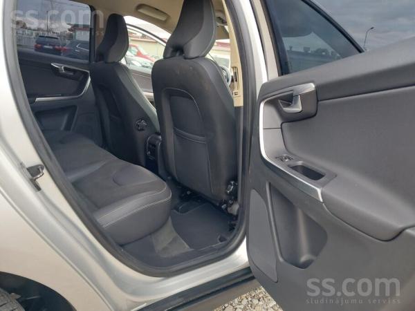 Pelēks Volvo XC60 2009 Rēzekne, ar dzinēja tilpumu 2.40 L un nobraukumu 0 tūkst. km par 6950 €, foto 11 vietnē AUTOMOTO.COM.LV