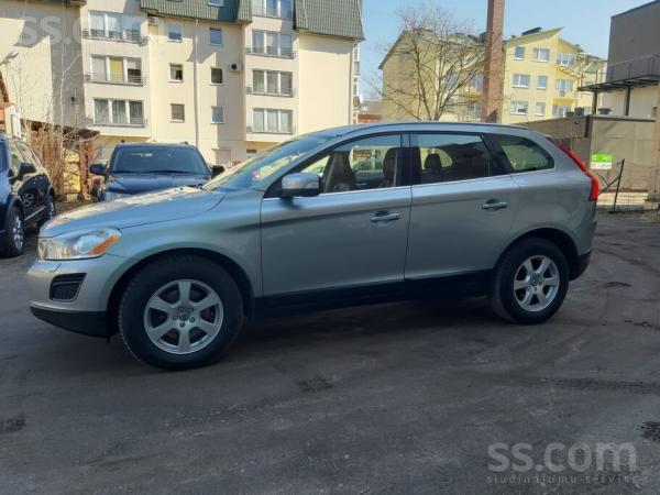 Pelēks Volvo XC60 2010 Daugavpils, ar dzinēja tilpumu 2.40 L un nobraukumu 0 tūkst. km par 7400 €, foto 1 vietnē AUTOMOTO.COM.LV