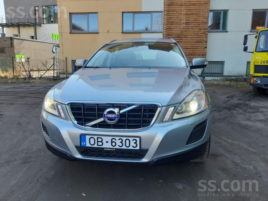 Pelēks Volvo XC60 2010 Daugavpils, ar dzinēja tilpumu 2.40 L un nobraukumu 0 tūkst. km par 7400 €, foto 3 vietnē AUTOMOTO.COM.LV