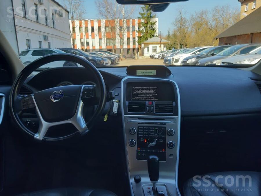 Pelēks Volvo XC60 2010 Daugavpils, ar dzinēja tilpumu 2.40 L un nobraukumu 0 tūkst. km par 7400 €, foto 20 vietnē AUTOMOTO.COM.LV