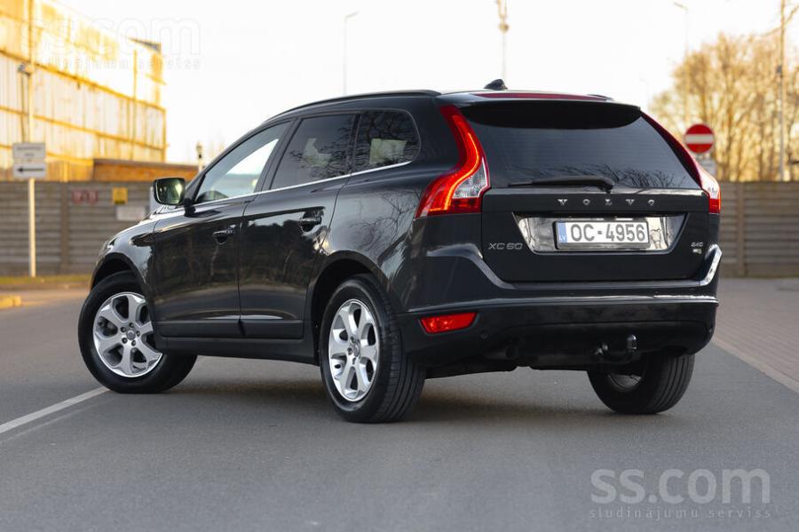 Pelēks Volvo XC60 2010 Jelgava, ar dzinēja tilpumu 2.40 L un nobraukumu 0 tūkst. km par 8750 €, foto 2 vietnē AUTOMOTO.COM.LV