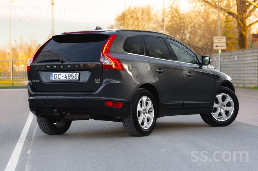 Pelēks Volvo XC60 2010 Jelgava, ar dzinēja tilpumu 2.40 L un nobraukumu 0 tūkst. km par 8750 €, foto 3 vietnē AUTOMOTO.COM.LV