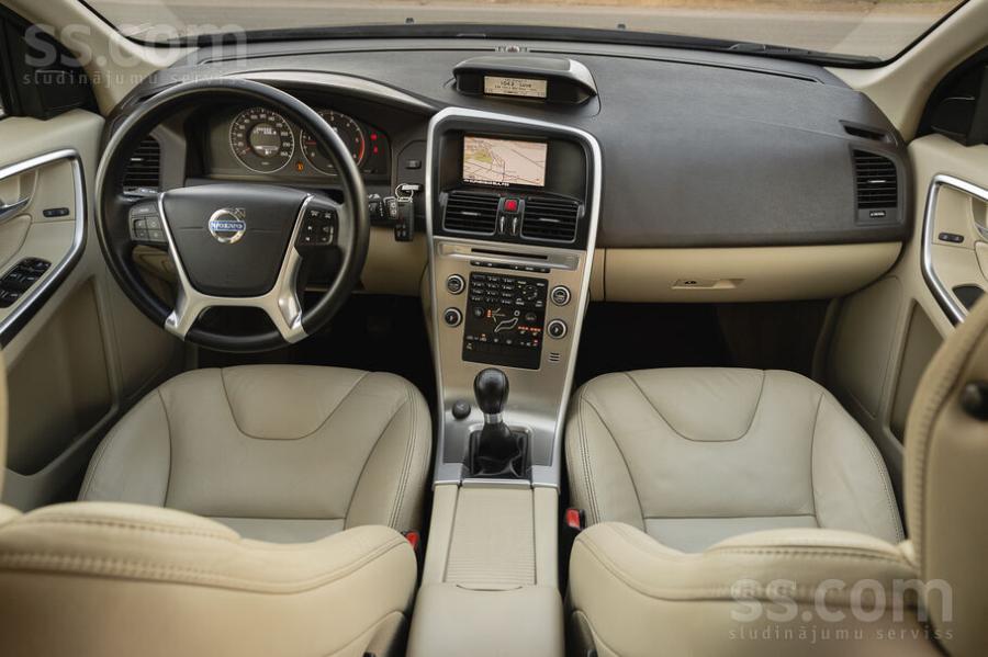 Pelēks Volvo XC60 2010 Jelgava, ar dzinēja tilpumu 2.40 L un nobraukumu 0 tūkst. km par 8750 €, foto 6 vietnē AUTOMOTO.COM.LV