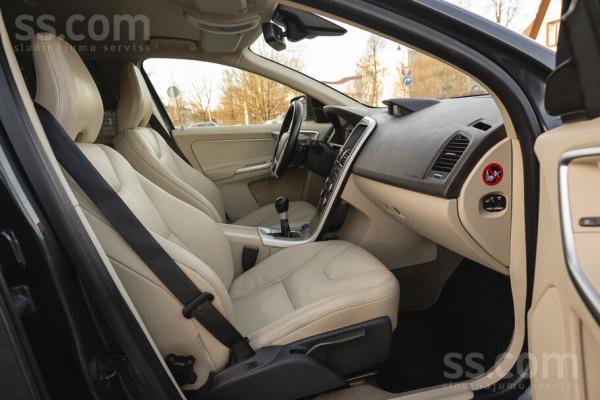 Pelēks Volvo XC60 2010 Jelgava, ar dzinēja tilpumu 2.40 L un nobraukumu 0 tūkst. km par 8750 €, foto 7 vietnē AUTOMOTO.COM.LV