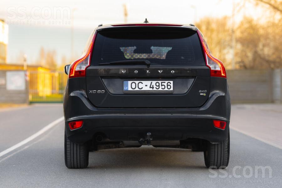 Pelēks Volvo XC60 2010 Jelgava, ar dzinēja tilpumu 2.40 L un nobraukumu 0 tūkst. km par 8750 €, foto 14 vietnē AUTOMOTO.COM.LV