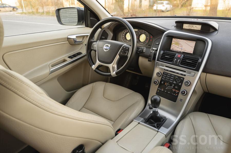 Pelēks Volvo XC60 2010 Jelgava, ar dzinēja tilpumu 2.40 L un nobraukumu 0 tūkst. km par 8750 €, foto 18 vietnē AUTOMOTO.COM.LV
