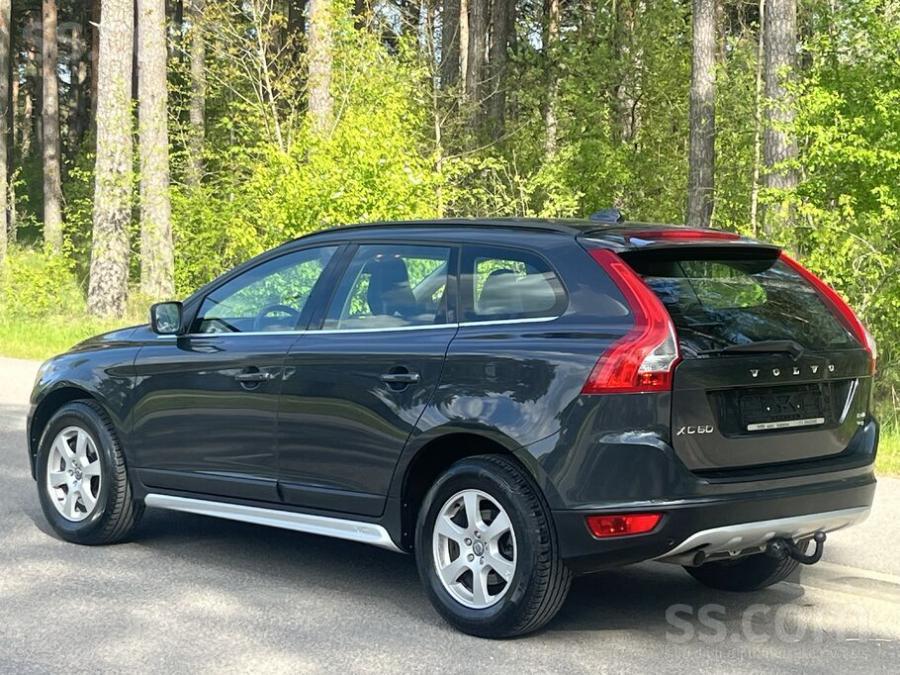 Pelēks Volvo XC60 2010 Valmiera, ar dzinēja tilpumu 2.40 L un nobraukumu 0 tūkst. km par 11900 €, foto 3 vietnē AUTOMOTO.COM.LV