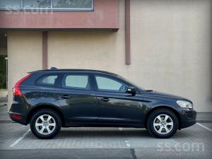Grey Volvo XC60 2010 in Jelgava, with an engine capacity of 2.40 L and mileage of 259 thousand km for 16500 €, photo 10 on AUTOMOTO.COM.LV