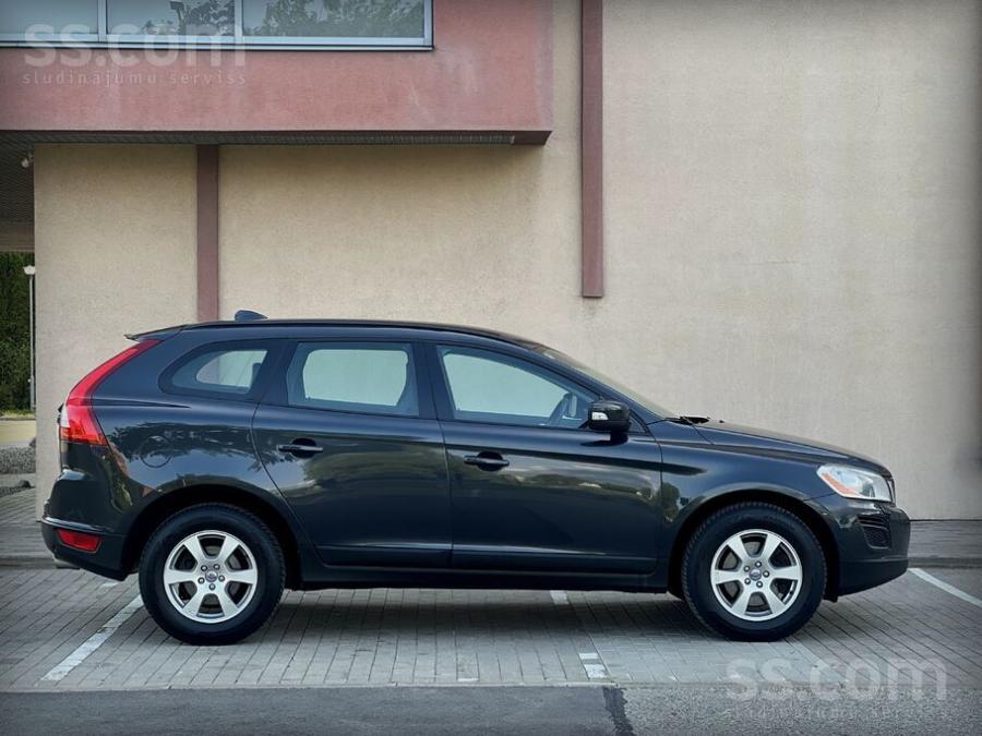 Grey Volvo XC60 2010 in Jelgava, with an engine capacity of 2.40 L and mileage of 259 thousand km for 16500 €, photo 10 on AUTOMOTO.COM.LV