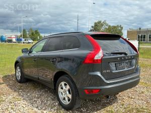 Grey Volvo XC60 2010 in Saldus, with an engine capacity of 2.40 L and mileage of 235 thousand km for 8500 €, photo 4 on AUTOMOTO.COM.LV