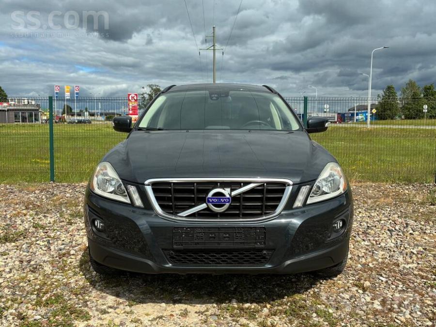 Grey Volvo XC60 2010 in Saldus, with an engine capacity of 2.40 L and mileage of 235 thousand km for 8500 €, photo 6 on AUTOMOTO.COM.LV