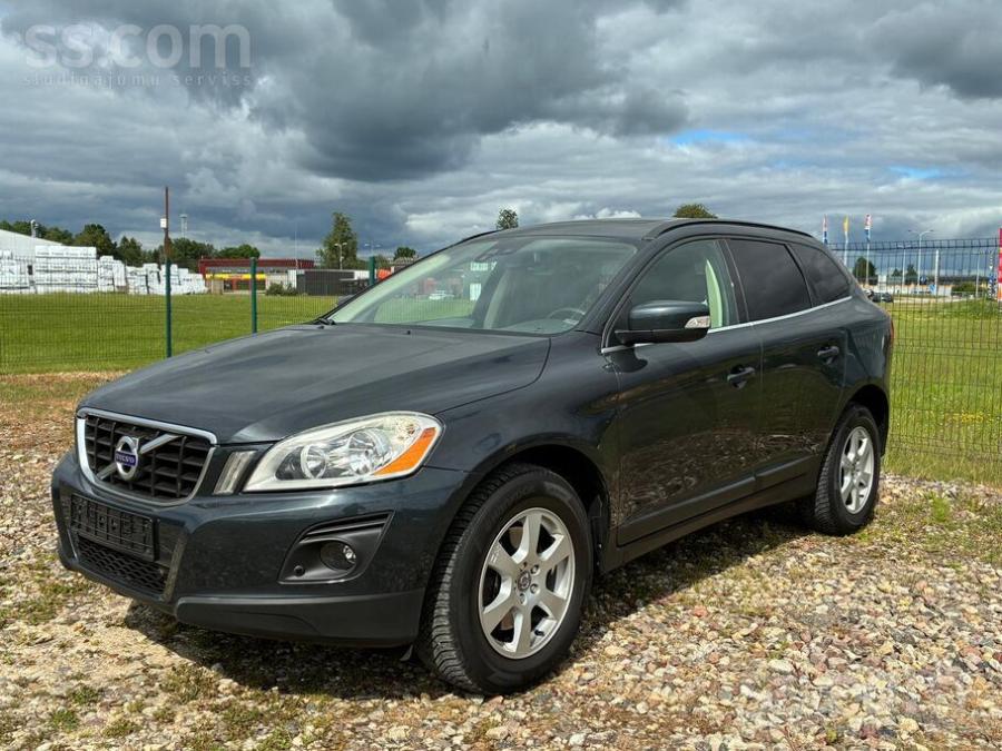 Grey Volvo XC60 2010 in Saldus, with an engine capacity of 2.40 L and mileage of 235 thousand km for 8500 €, photo 13 on AUTOMOTO.COM.LV