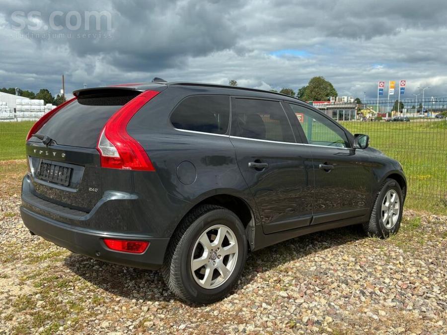 Grey Volvo XC60 2010 in Saldus, with an engine capacity of 2.40 L and mileage of 235 thousand km for 8500 €, photo 14 on AUTOMOTO.COM.LV