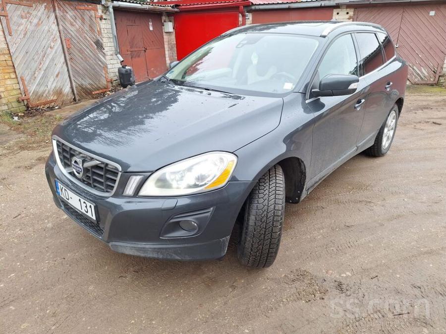 Pelēks Volvo XC60 2010 Liepāja, ar dzinēja tilpumu 2.40 L un nobraukumu 277 tūkst. km par 5990 €, foto 1 vietnē AUTOMOTO.COM.LV