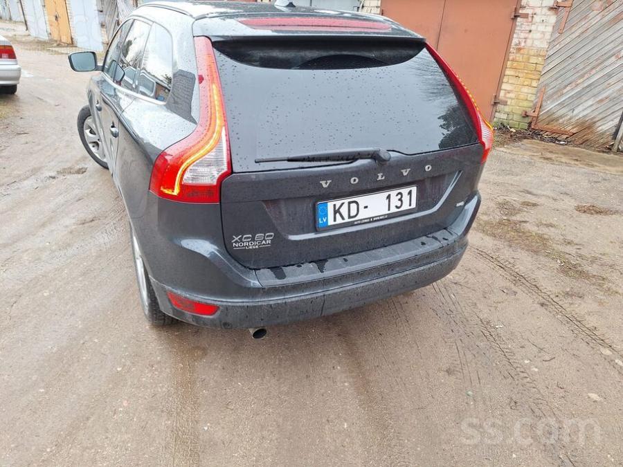 Pelēks Volvo XC60 2010 Liepāja, ar dzinēja tilpumu 2.40 L un nobraukumu 277 tūkst. km par 5990 €, foto 6 vietnē AUTOMOTO.COM.LV