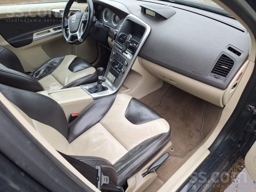 Pelēks Volvo XC60 2010 Liepāja, ar dzinēja tilpumu 2.40 L un nobraukumu 277 tūkst. km par 5990 €, foto 7 vietnē AUTOMOTO.COM.LV
