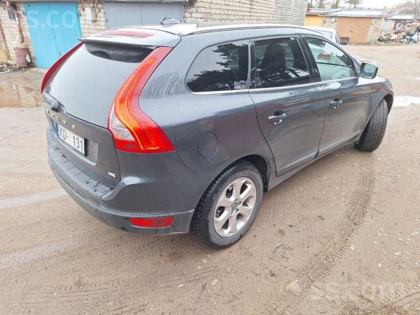 Grey Volvo XC60 2010 in Liepaja, with an engine capacity of 2.40 L and mileage of 277 thousand km for 5900 €, photo 3 on AUTOMOTO.COM.LV