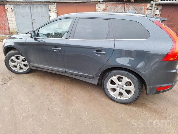 Grey Volvo XC60 2010 in Liepaja, with an engine capacity of 2.40 L and mileage of 277 thousand km for 5900 €, photo 4 on AUTOMOTO.COM.LV