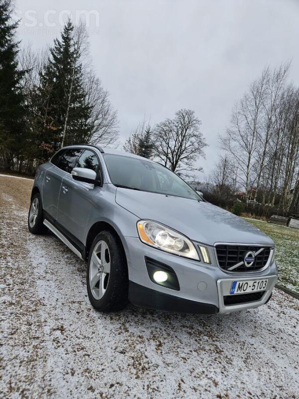 Pelēks Volvo XC60 2010 Ogre, ar dzinēja tilpumu 2.40 L un nobraukumu 413 tūkst. km par 7700 €, foto 3 vietnē AUTOMOTO.COM.LV