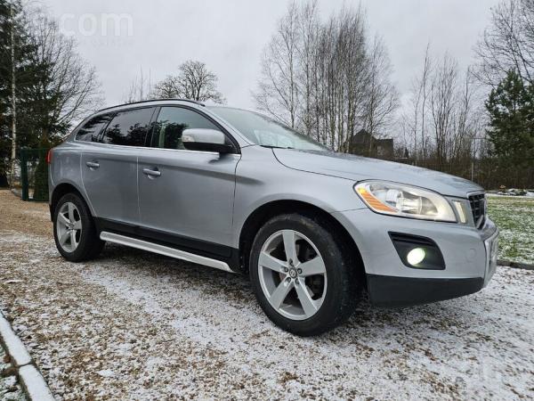 Pelēks Volvo XC60 2010 Ogre, ar dzinēja tilpumu 2.40 L un nobraukumu 413 tūkst. km par 7700 €, foto 4 vietnē AUTOMOTO.COM.LV