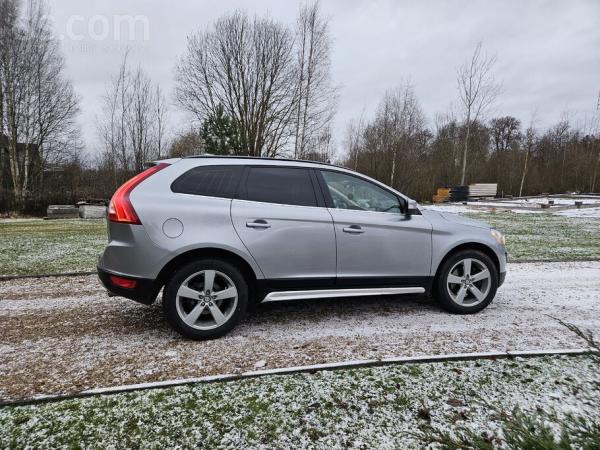 Pelēks Volvo XC60 2010 Ogre, ar dzinēja tilpumu 2.40 L un nobraukumu 413 tūkst. km par 7700 €, foto 5 vietnē AUTOMOTO.COM.LV