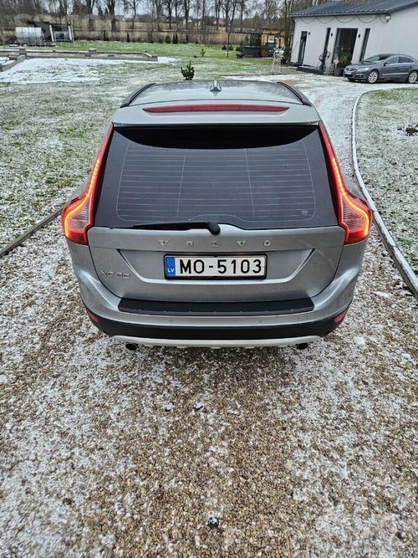 Pelēks Volvo XC60 2010 Ogre, ar dzinēja tilpumu 2.40 L un nobraukumu 413 tūkst. km par 7700 €, foto 9 vietnē AUTOMOTO.COM.LV