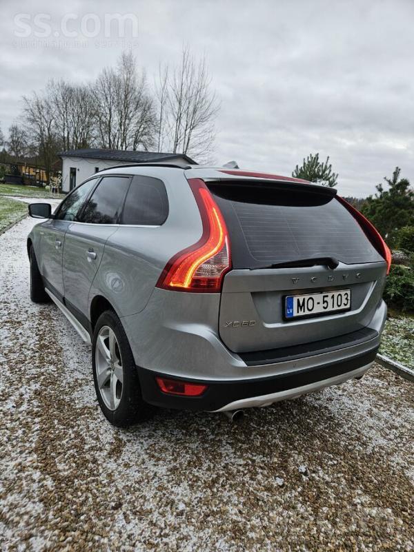 Pelēks Volvo XC60 2010 Ogre, ar dzinēja tilpumu 2.40 L un nobraukumu 413 tūkst. km par 7700 €, foto 10 vietnē AUTOMOTO.COM.LV