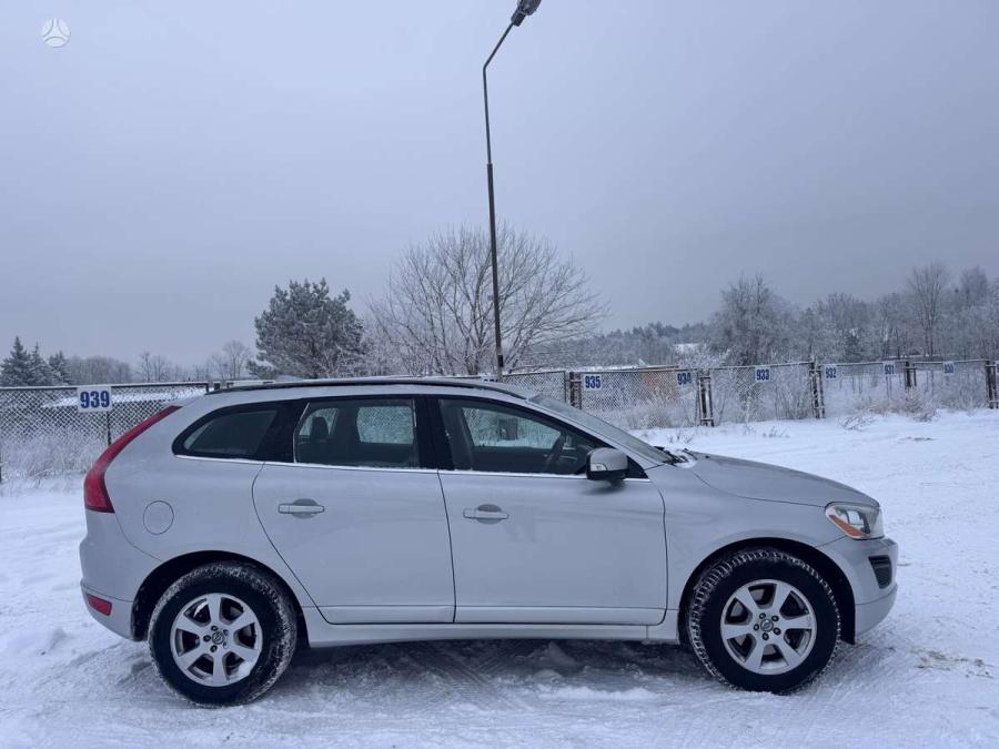 Grey Volvo XC60 2010 in Alytus, with an engine capacity of 1.98 L and mileage of 281 thousand km for 8150 €, photo 7 on AUTOMOTO.COM.LV