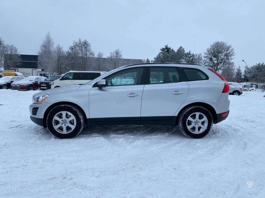Pelēks Volvo XC60 2010 Alīta, ar dzinēja tilpumu 2.40 L un nobraukumu 266 tūkst. km par 7650 €, foto 5 vietnē AUTOMOTO.COM.LV