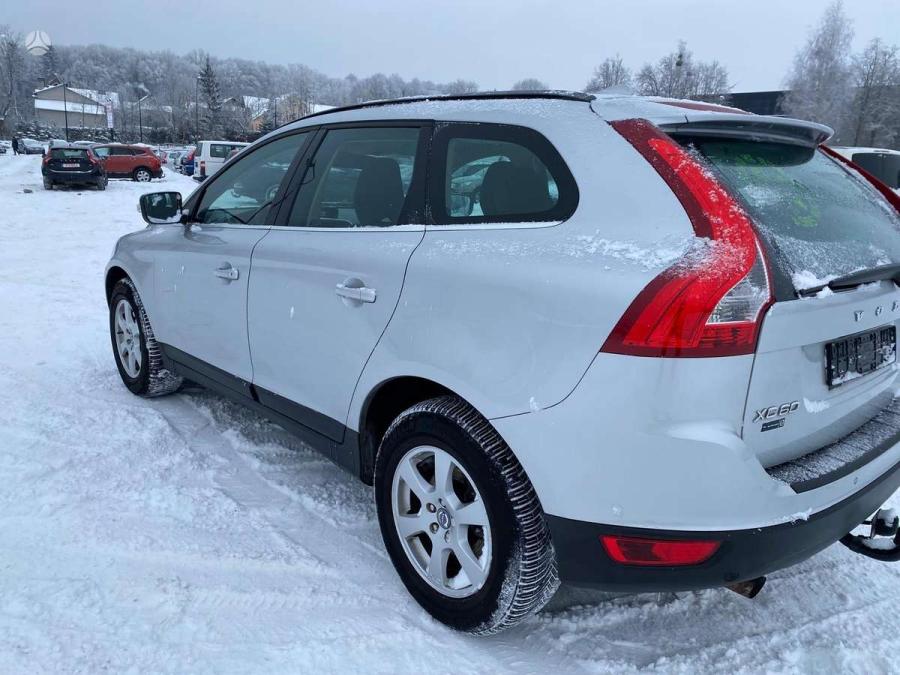 Pelēks Volvo XC60 2010 Alīta, ar dzinēja tilpumu 2.40 L un nobraukumu 266 tūkst. km par 7650 €, foto 6 vietnē AUTOMOTO.COM.LV