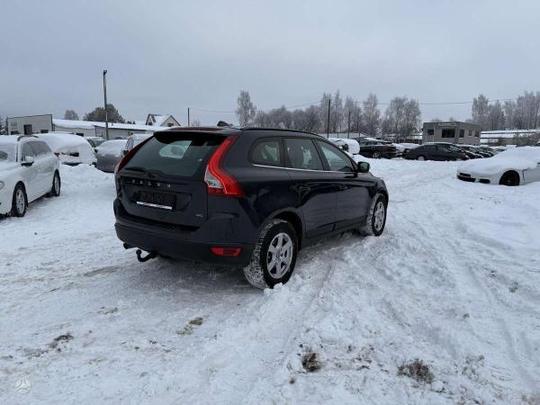Grey Volvo XC60 2010 in Utena, with an engine capacity of 2.40 L and mileage of 263 thousand km for 7650 €, photo 5 on AUTOMOTO.COM.LV